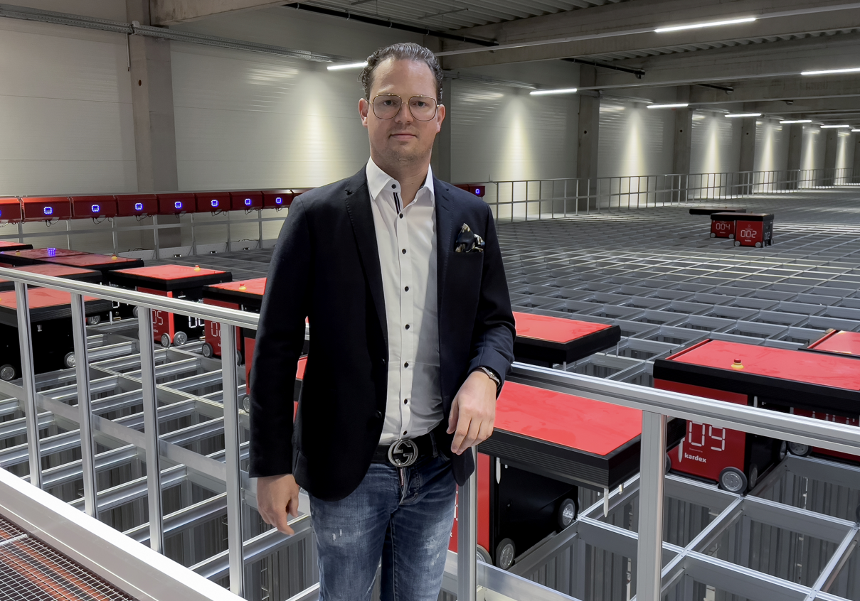 Kardex implements the world's first large AutoStore system with R5+ robots