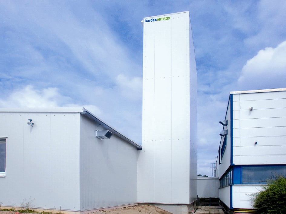 Building an Outdoor Vertical Lift Module Storage System | Kardex