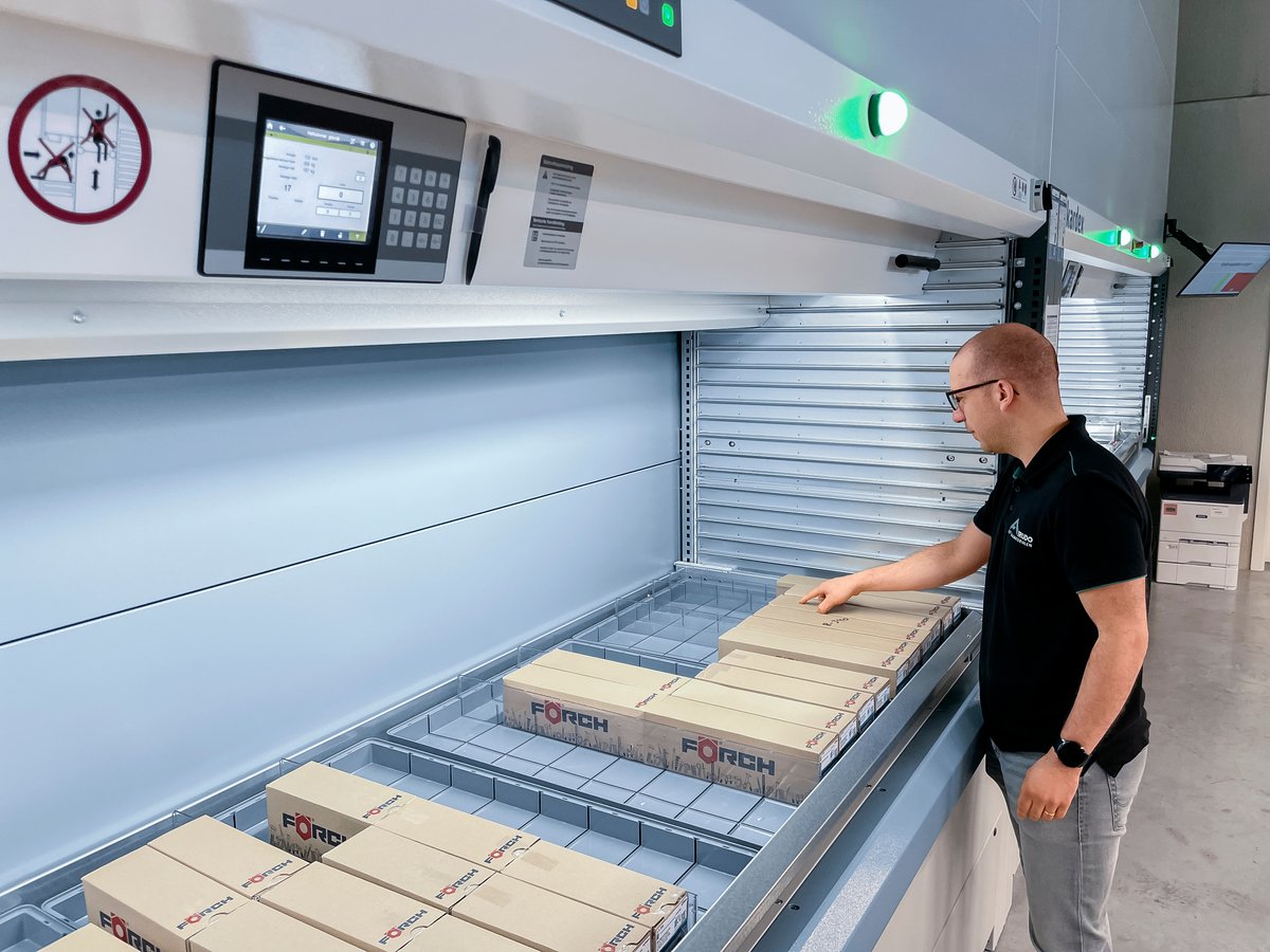 The Top 12 Warehouse Challenges: A Study of 100+ Warehouse Leaders