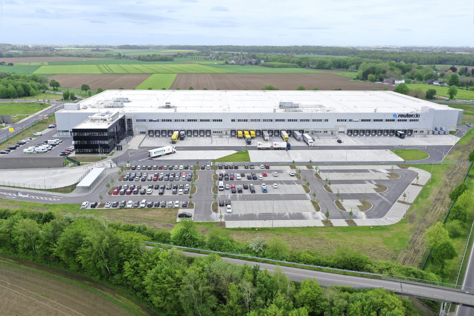 Warehouse automation: Kardex Mlog building for reuter.de