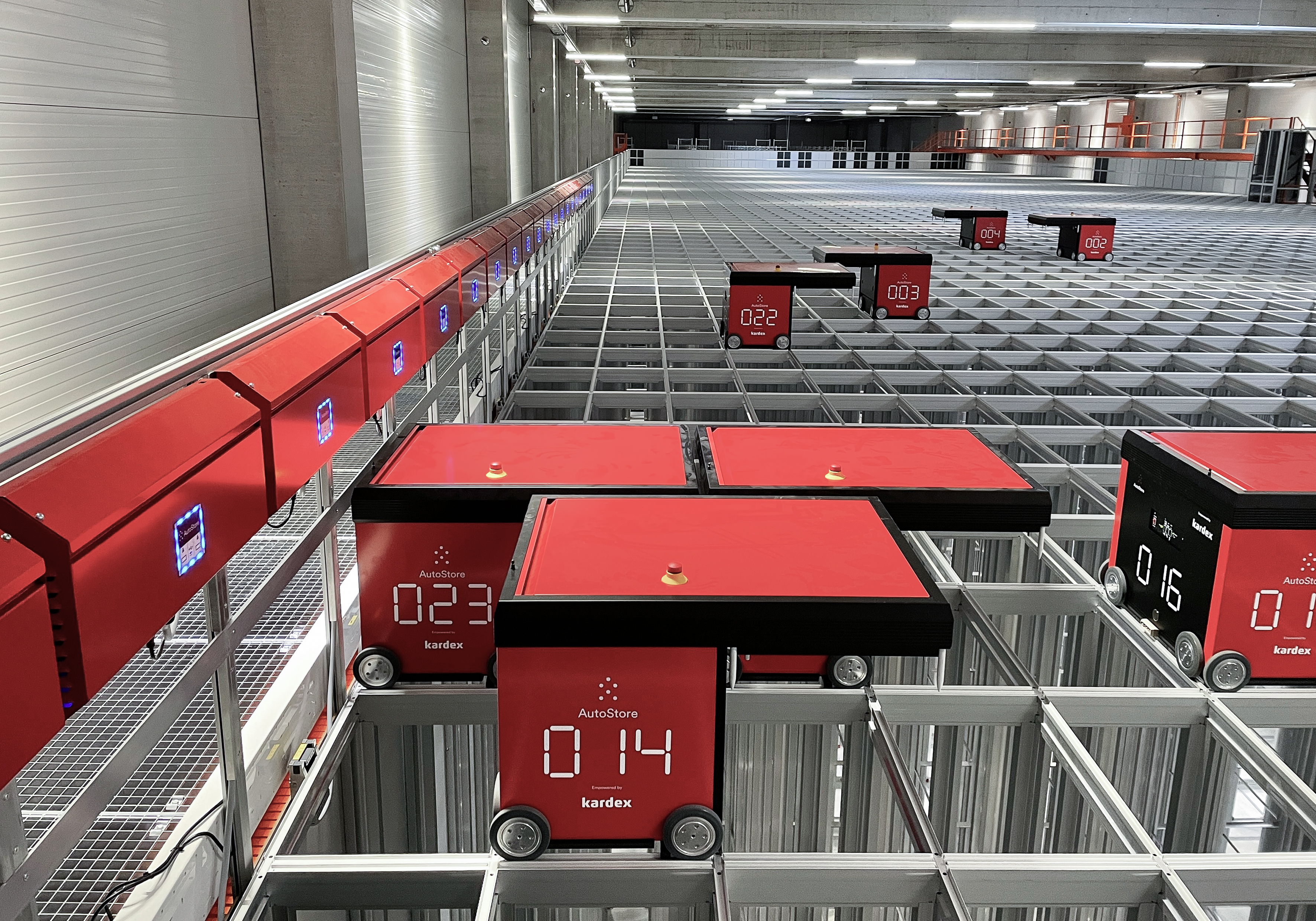 Kardex nimmt die weltweit erste große AutoStore-Anlage mit R5+ Robotern ...