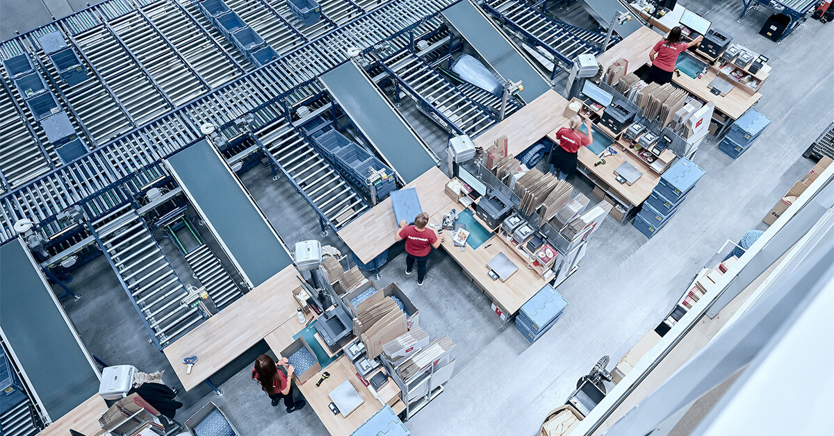 Bin Conveyor System; Goods to Person Automated Storage | Kardex