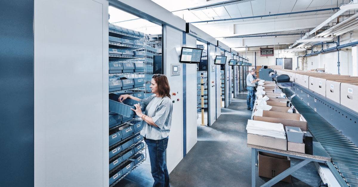 Kardex Horizontal Carousel; Efficient Order Picking